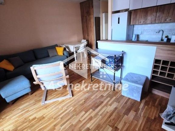 Palilula, Hala Pionir, 2.0 stan, 42m2, 700 EUR