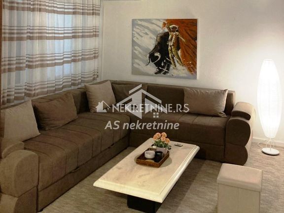 Novi Beograd, Blok 30, B92, 3.0 stan, 90m2, 850 EUR