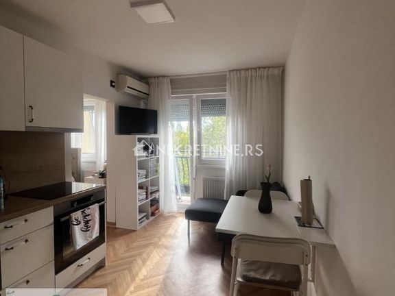 Renoviran i namešten stan 25m² + terasa sa pogledom na Frušku goru! - 84.200€