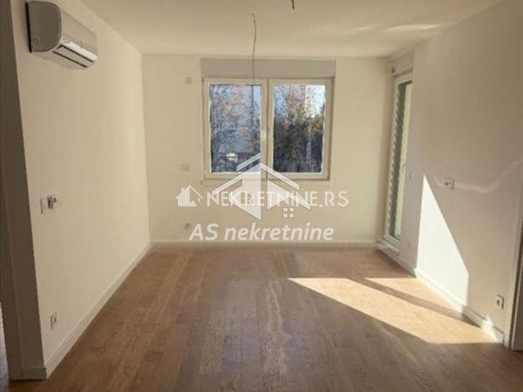 Zemun, Cara Dušana, 3.0 stan, 71m2, 211500 EUR
