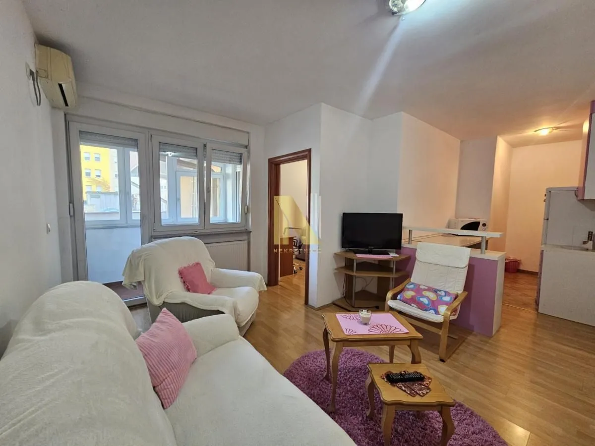 Izdavanje, jednosoban stan, 40m², Centar, Novi Sad