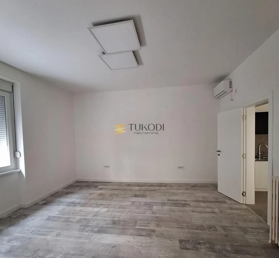 Izdavanje, poslovni prostor, 105m², Spens, Novi Sad Sve Podlokacije