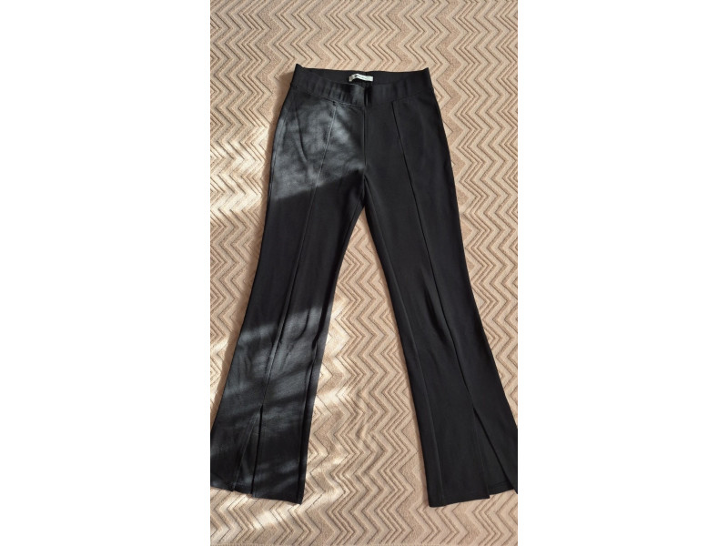 ONLY crne lepršave pantalone S – kao nove