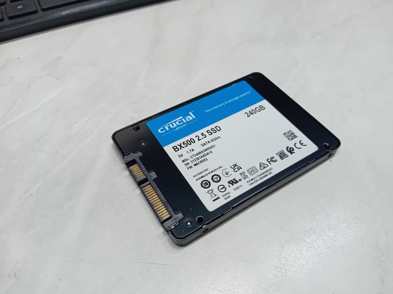 ssd Crucial 240gb ispravan malo radio 17dana