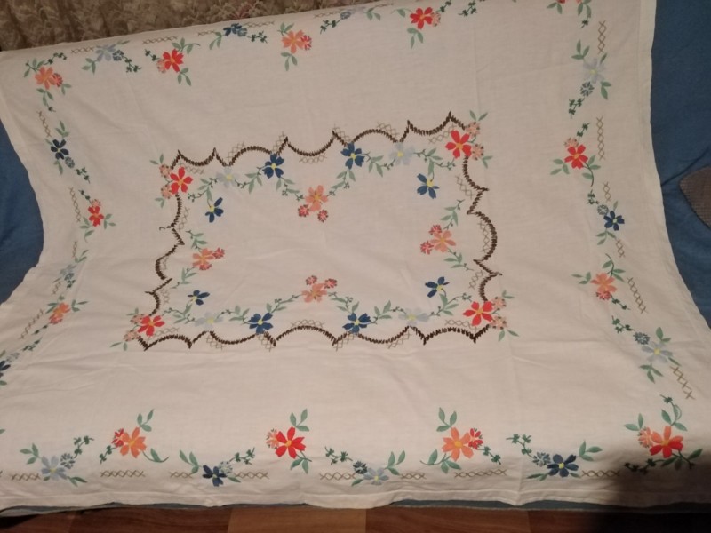 Stolnjak divan vez 144x126 PTT gratis