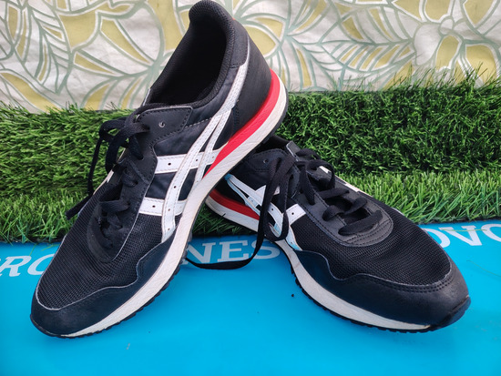 Asics 43.5 gaziste 275 top stanje i jos obuce
