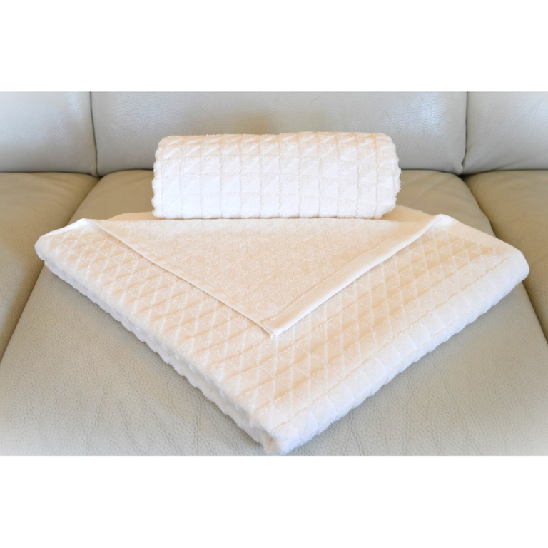 Peškir triangles 50X90 450G/M2 bela