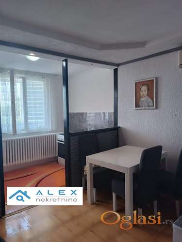 Odličan jednoiposoban stan na Detelinari