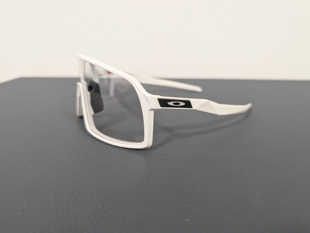 Oakley Sutro clear to black iridium photochromic L