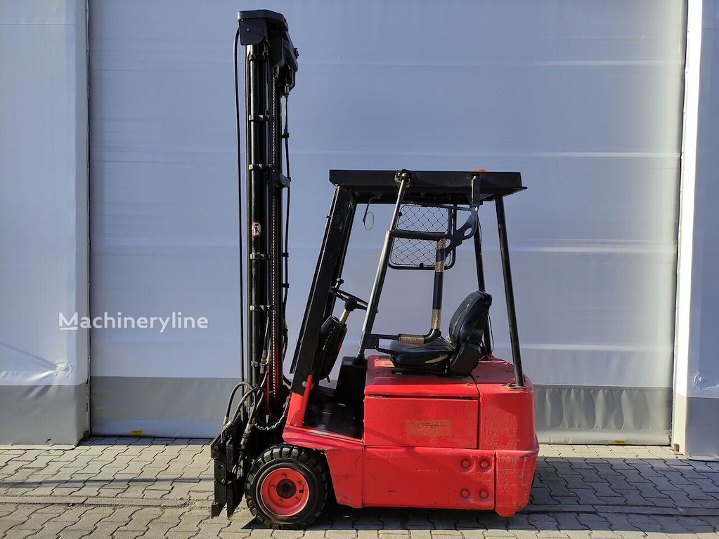 Linde E15-324 viljuškar na tri točka
