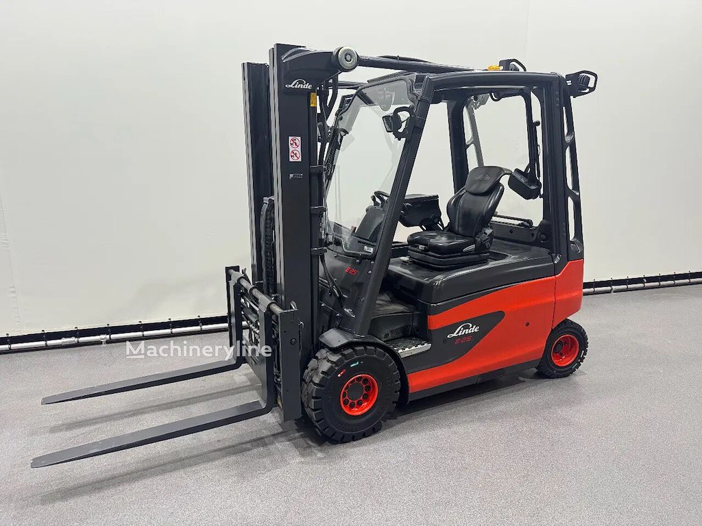 Linde 387 E 25 L-01. Inclusief nieuwe accu električni viljuškar