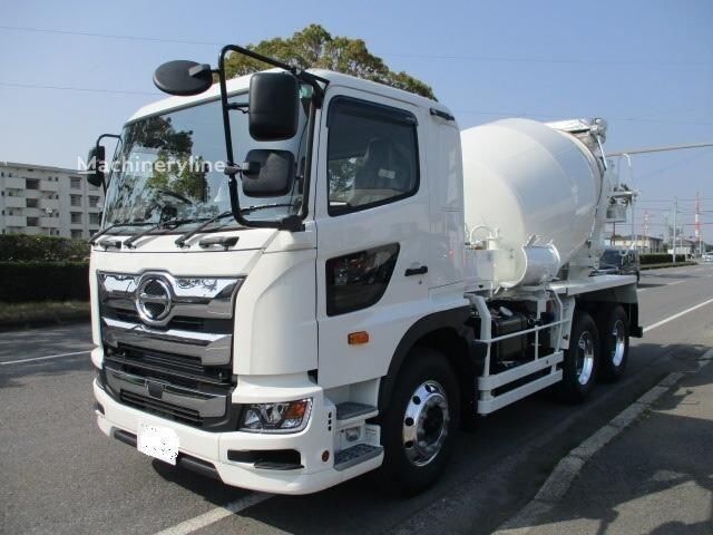 Hino PROFIA kamion s mešalicom za beton