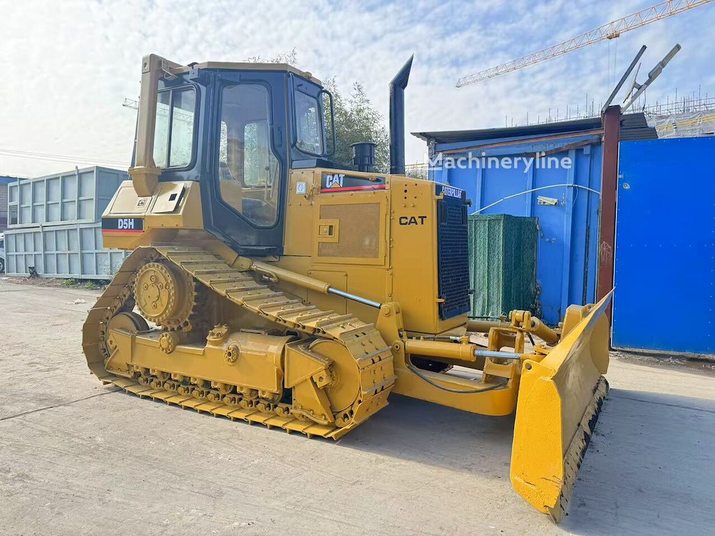 Caterpillar D5H buldožer