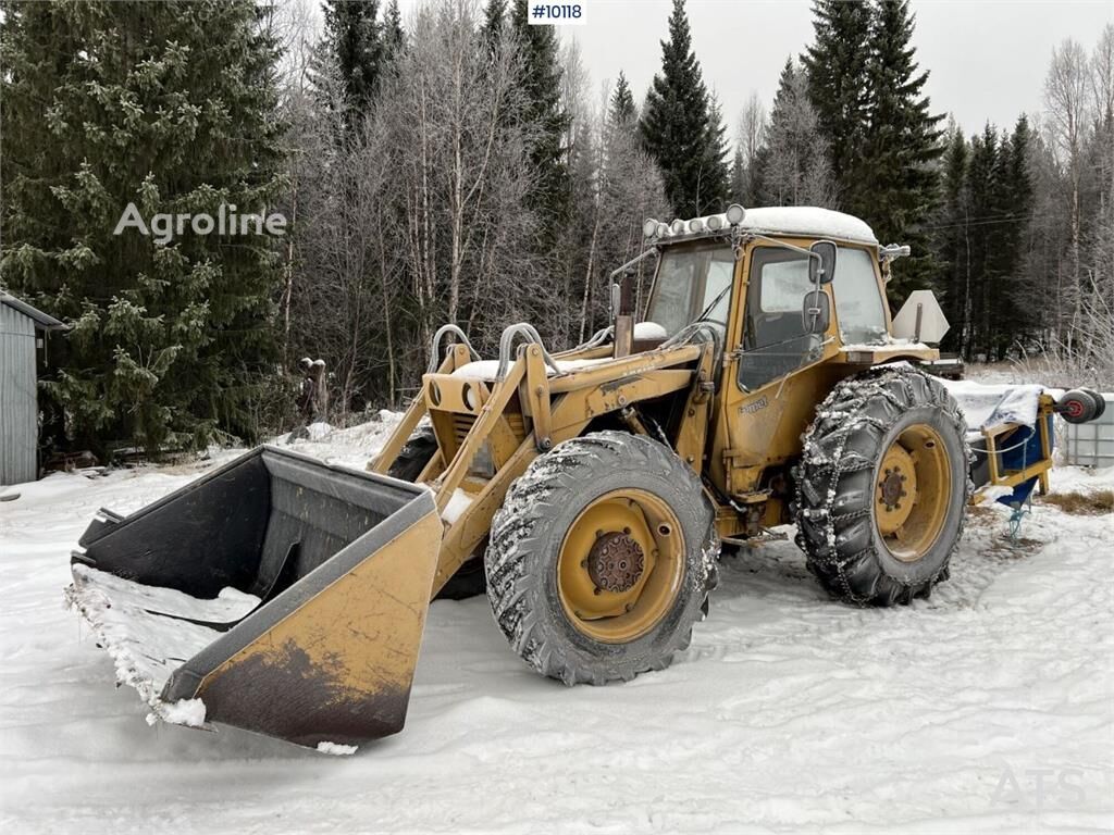 Valmet 702-4 Tractor with bucket traktor točkaš