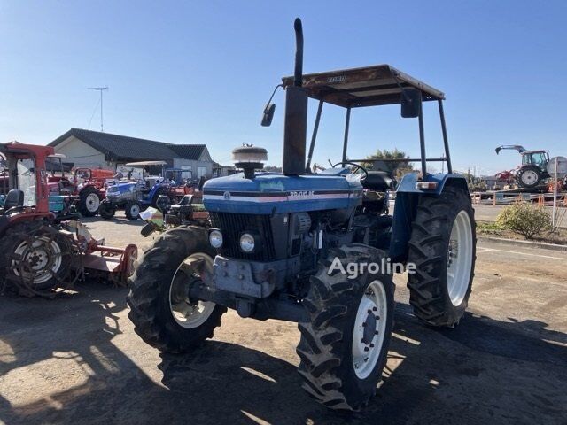 New Holland TRACTOR(NEW HOLLAND) traktor točkaš