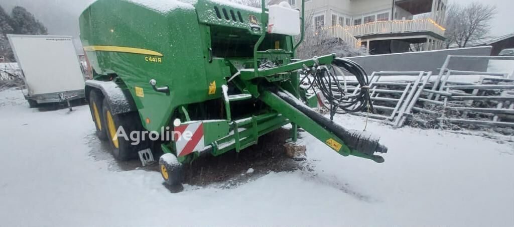 Prodaje se John Deere C441R balirku za okrugle bale na aukciji