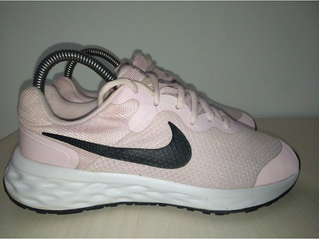 Nike patike Revolution 6 broj 37,5 ( 23,5) ORIGINAL