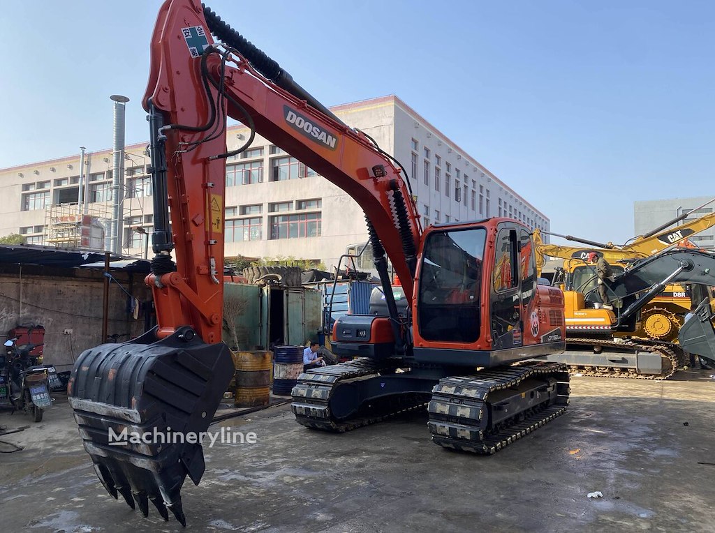 Doosan DX150 bager guseničar
