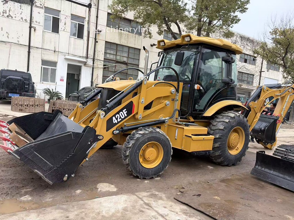 Novi Caterpillar 420 bager-utovarivač
