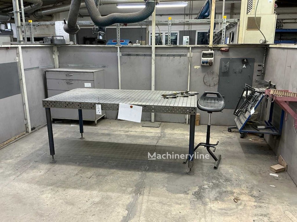 Prodaje se Perforated Welding Table stol za zavarivanje na aukciji