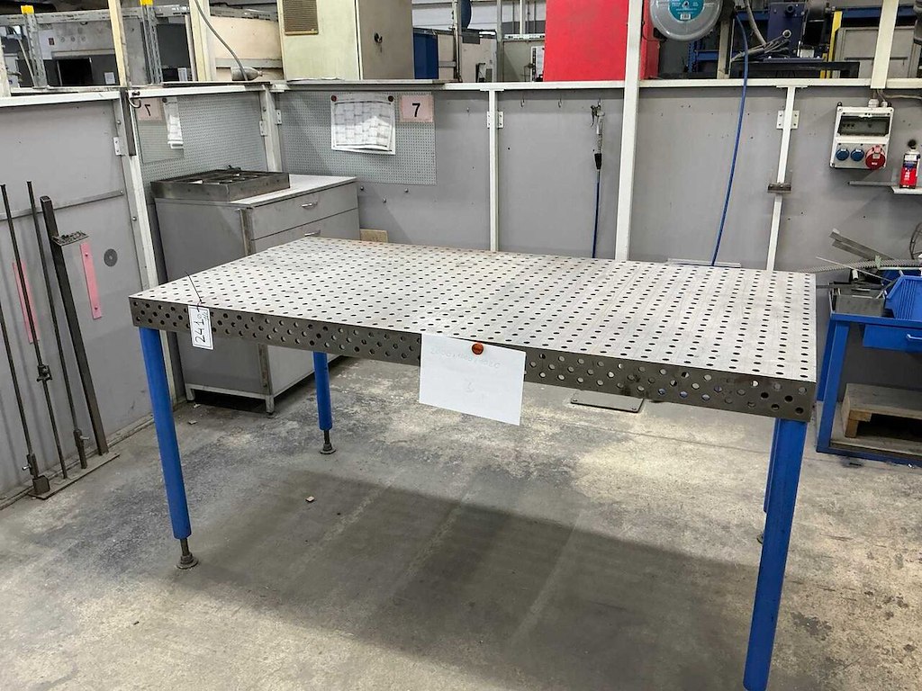 Prodaje se Perforated Welding Table stol za zavarivanje na aukciji