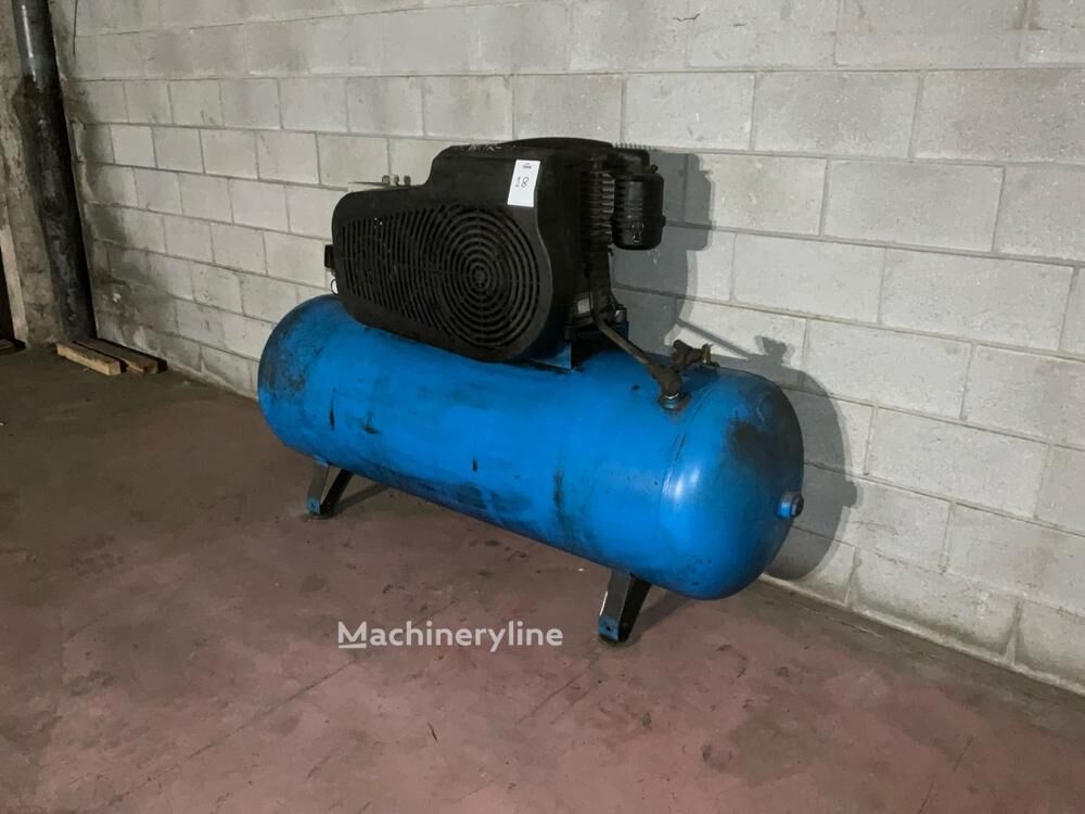 Prodaje se stacionarni kompresor na aukciji