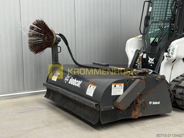 Kamionska čistilica
Bobcat 72 Sweeper Bucket