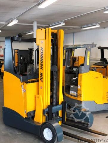 Reach truck
Jungheinrich ETV C16