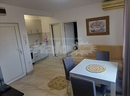 Stan za izdavanje • 3 sobe • 50m²