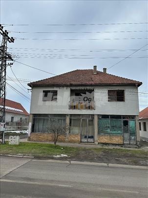 Kuća u samom centru Starih Banovaca