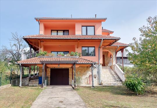 Prodajemo kuću, Sremcica, 295m²
