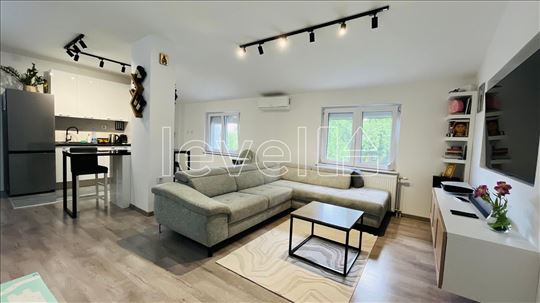 Kuća,Novi Sad,Veternik,kv: 180.00, € 249700