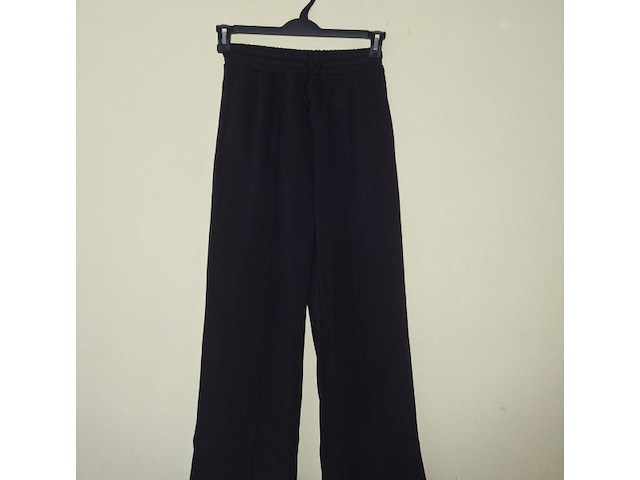 Pantalone trenerka 146 nove