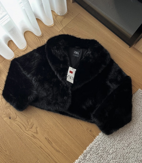 Zara faux fur bunda
