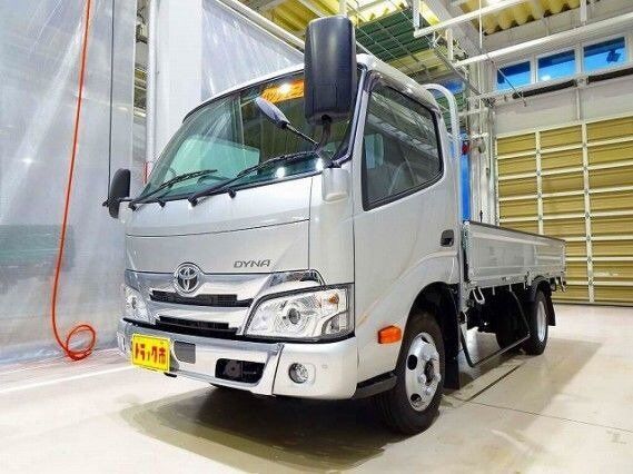Toyota DYNA kamion s ravnom platformom