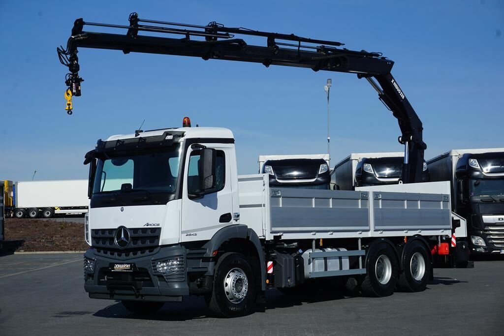 Mercedes-Benz AROCS / 2643 / 6 X 4 / SKRZYNIOWY + HDS / HIAB 228 E – 4 / WYS. kamion s ravnom platformom