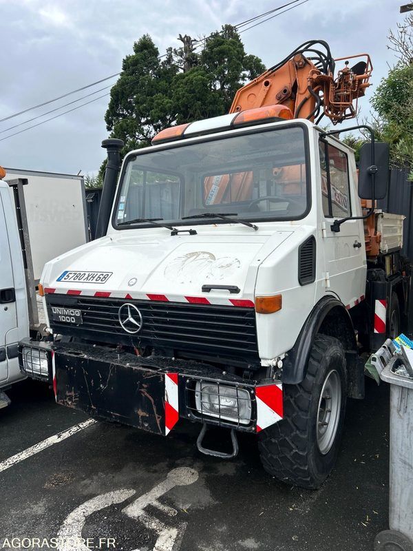 Prodaje se Mercedes-Benz UNIMOG univerzalnu komunalnu mašinu na aukciji