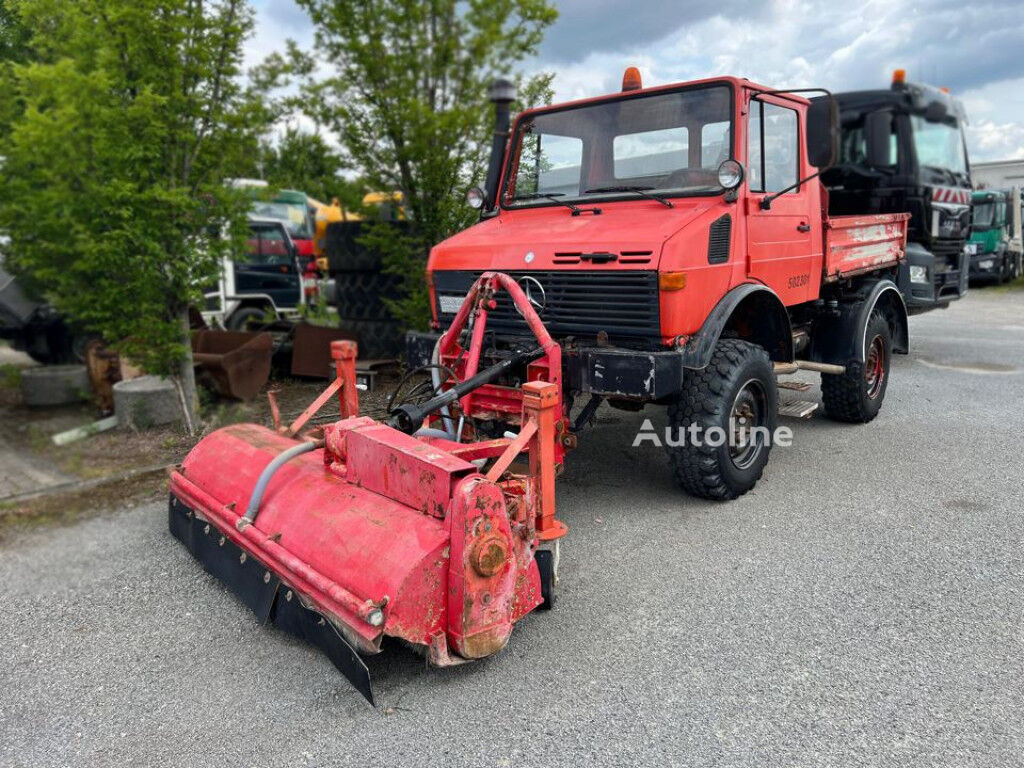 Mercedes-Benz Unimog U 424 univerzalna komunalna mašina