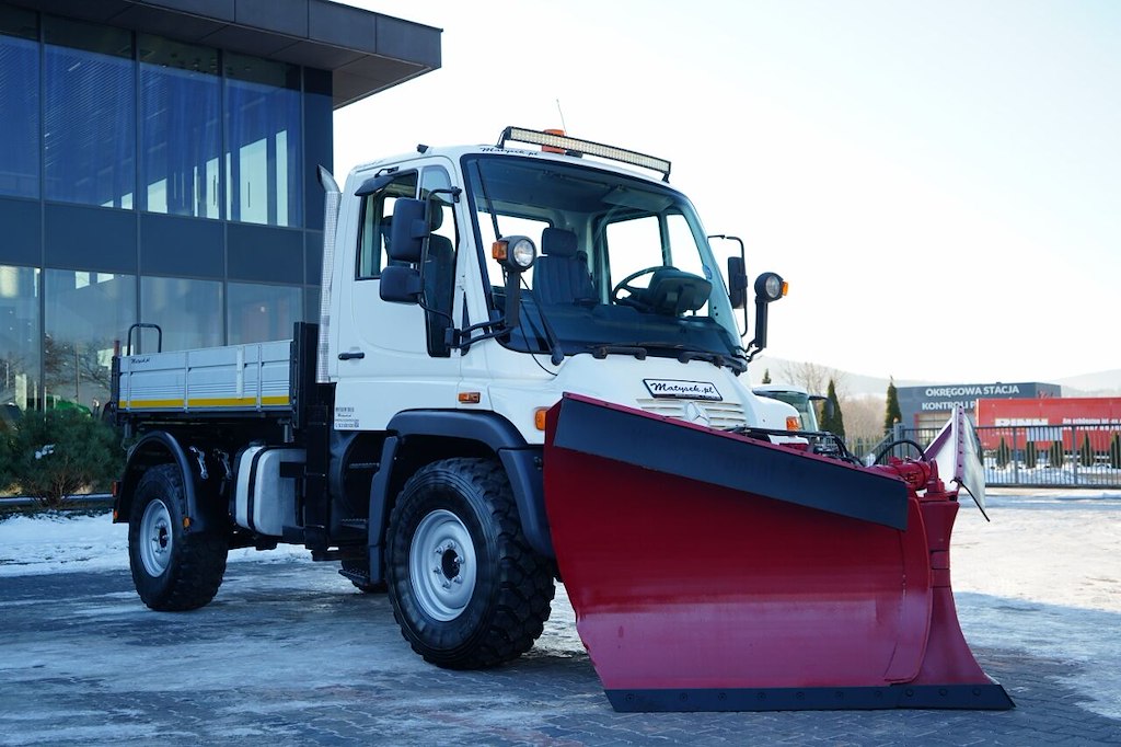 Mercedes-Benz UNIMOG  U300 / 4X4 / WYWROTKA 3 STRONNA / PŁUG / KOMUNALNY / HYD univerzalna komunalna mašina