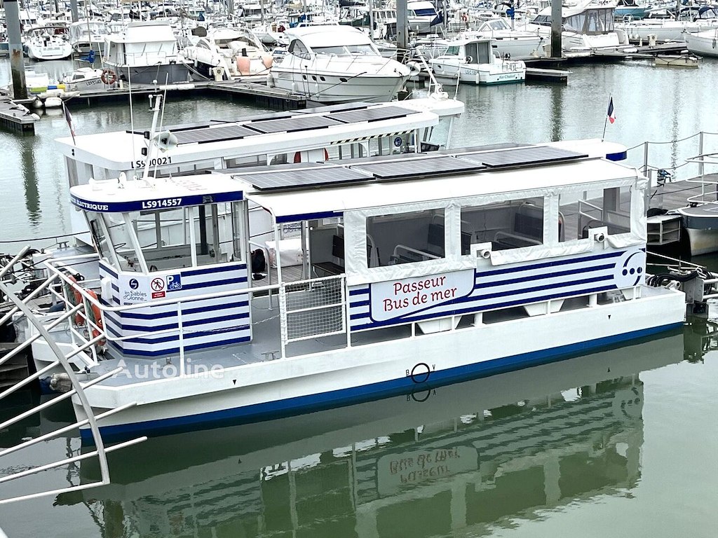 Prodaje se Catamaran electrique type passeur 30 places bateau annee de čamac na aukciji