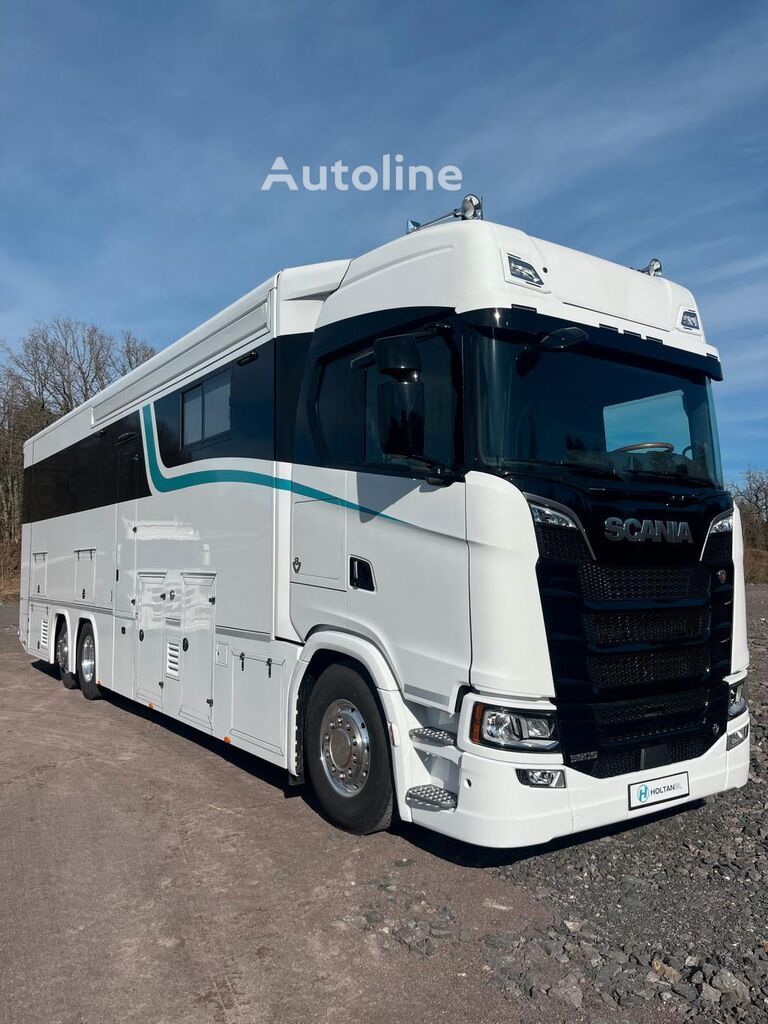 Prodaje se Scania S590 Motorsport - Motorhome autotransporter na aukciji