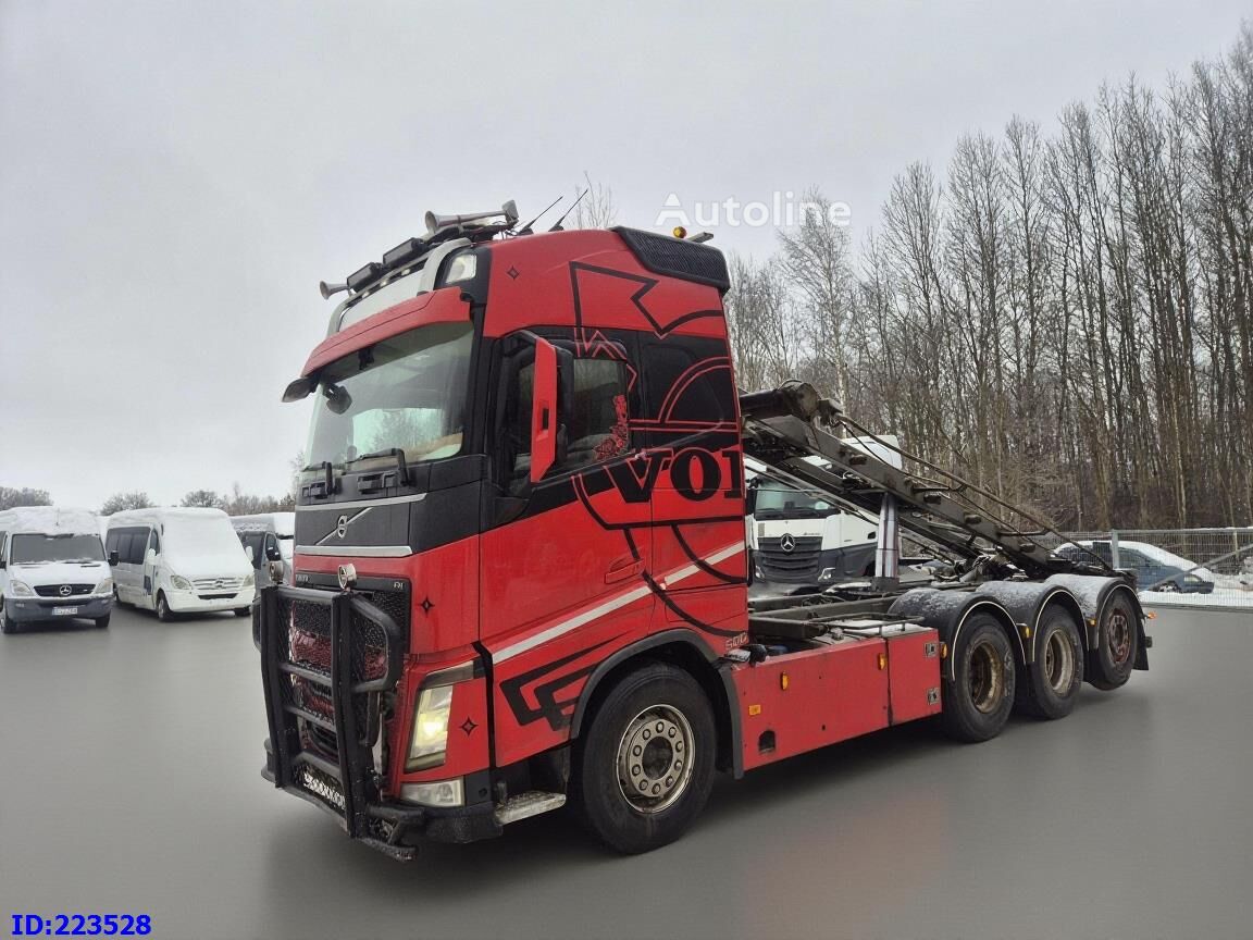 Volvo FH13 kamion sa kukom za podizanje tereta