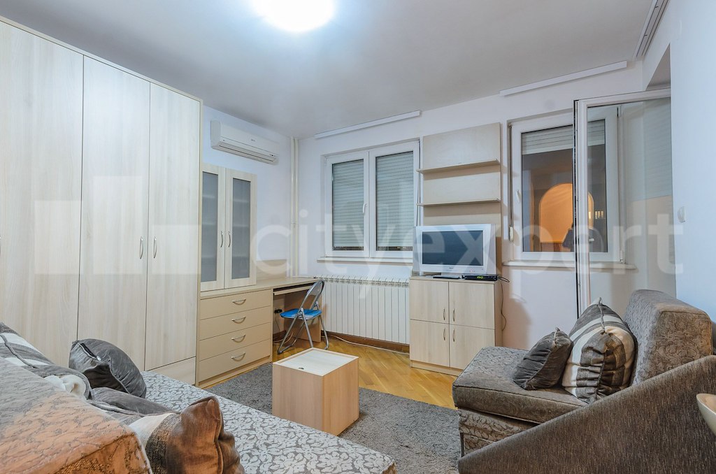 Stan za izdavanje BEZ PROVIZIJE: Jednosoban, 30m², Višegradska, Savski venac - 450€
