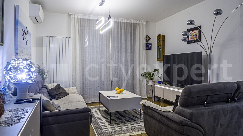 Stan za prodaju BEZ PROVIZIJE - Četvorosoban, 90m², Marije Bursać, Zemun - 279000€