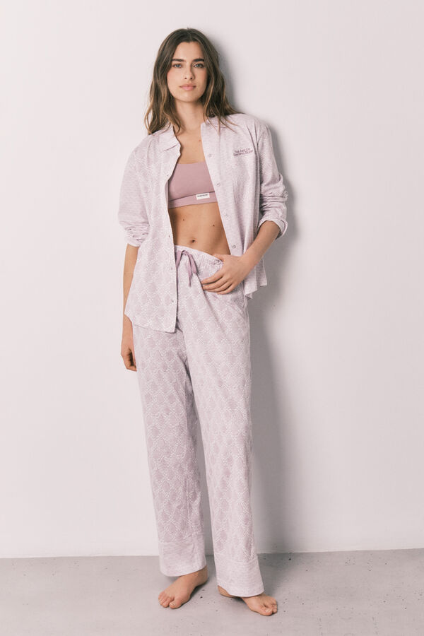 Langer Pyjama im Hemdlook mit Briefmarken-Print aus 100% Baumwolle