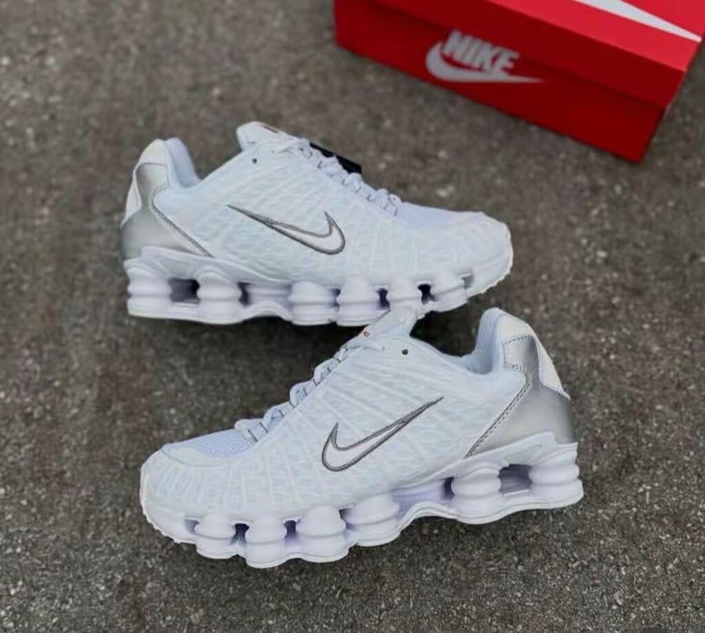 Nike Shox sportske patike – bele/srebrne - Model sa karakterističnim