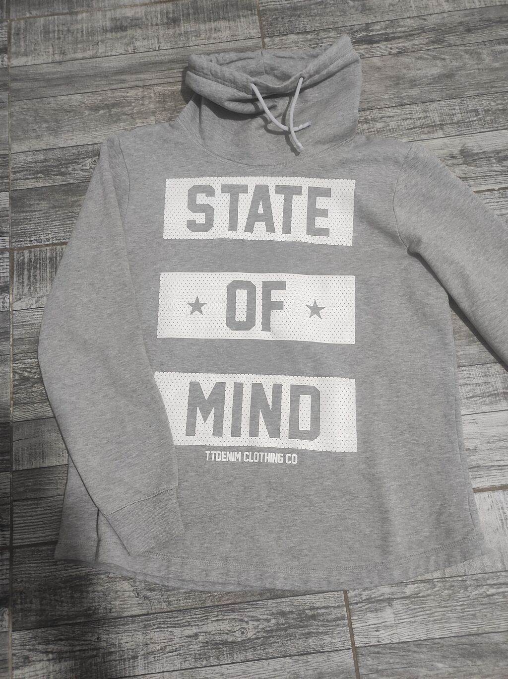 Siva dukserica sa kapuljačom “STATE OF MIND” – TTDenim Clothing Co. -