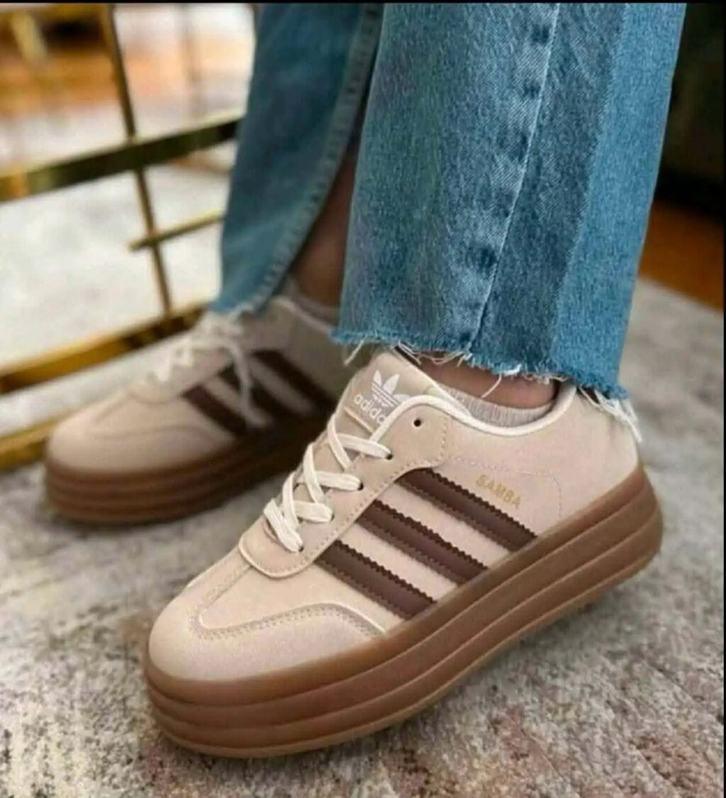 Adidas Samba platform patike – ženski model - Dizajn: ikonične tri