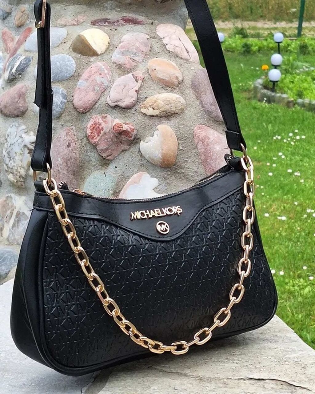 ✨Michael Kors ženska torba – model sa reljefnim MK monogramom✨ ✅3100