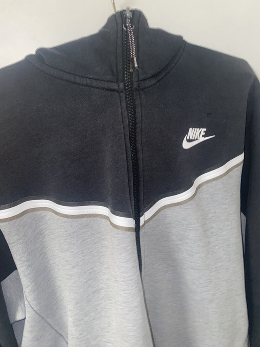 Nike muška dukserica sa rajsferšlusom (model code sa etikete: CU) -